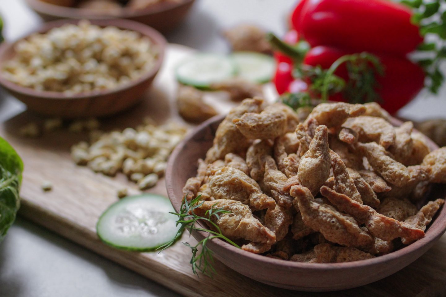 Rezeptvideo: Bunte Gemüsepfanne mit würzigen Sojastreifen • veggies | vegan